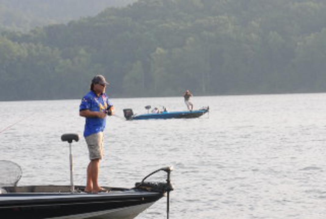 Day 3, 7:15 am - Kevin Snider - Major League Fishing