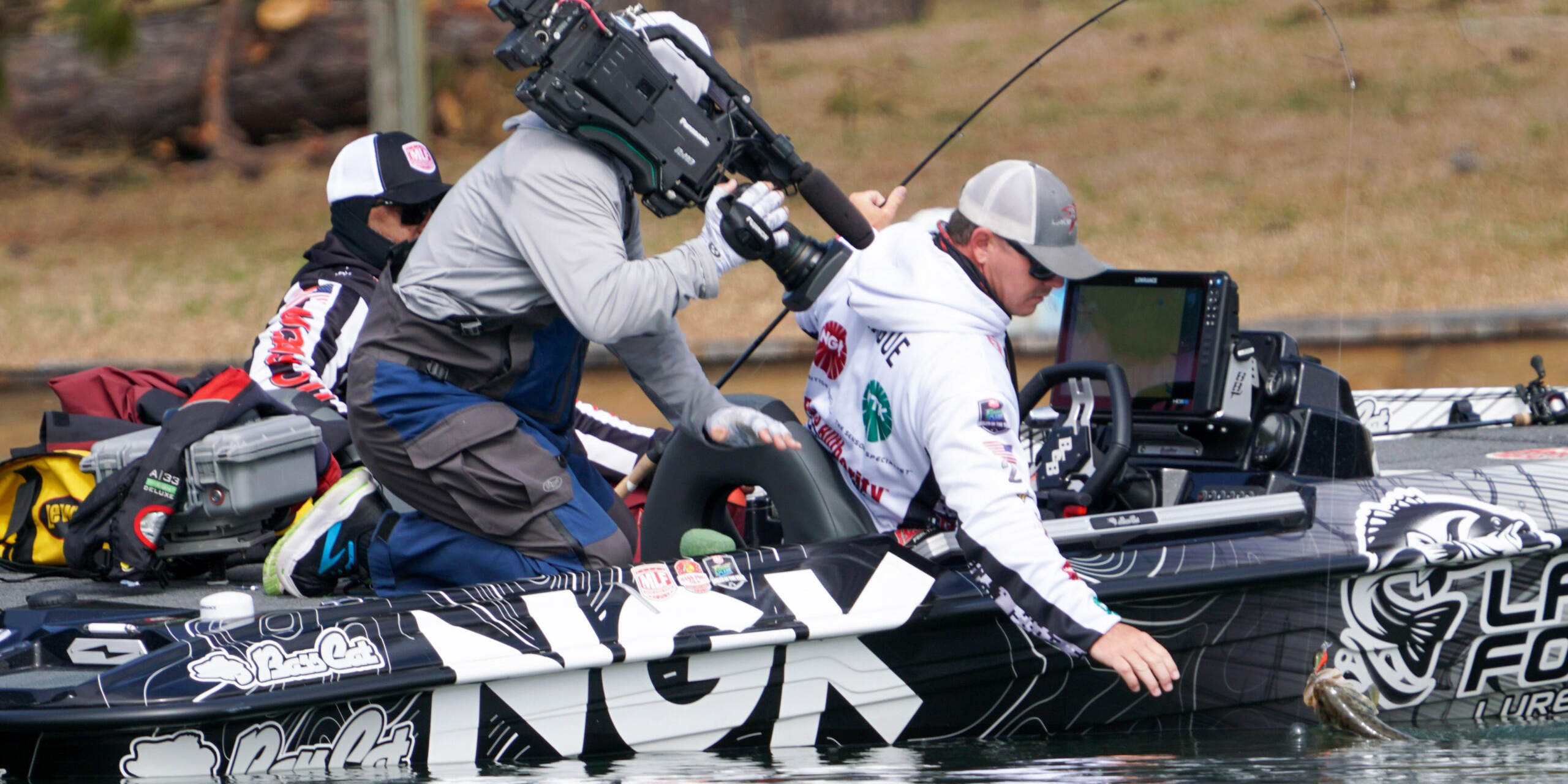 Sprague cruises to Qualifying Round win at Bass Pro Tour PowerStop ...