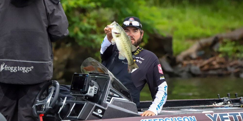 Neal piles on 75-14 to take early lead at Heavy Hitters on Smith ...