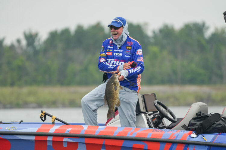 GALLERY: Scooping up big St. Lawrence Smallmouth on Championship Sunday ...