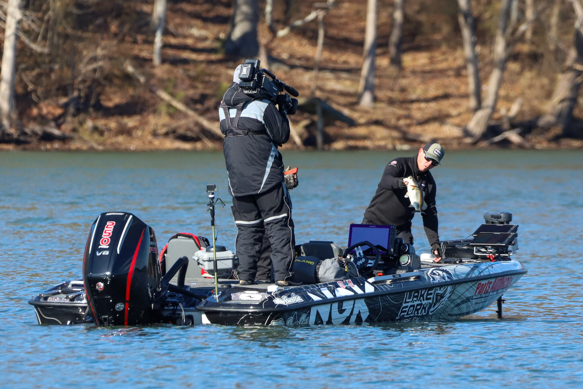 Sprague leads after scorching Day 1 on chilly Lake Guntersville - Major ...
