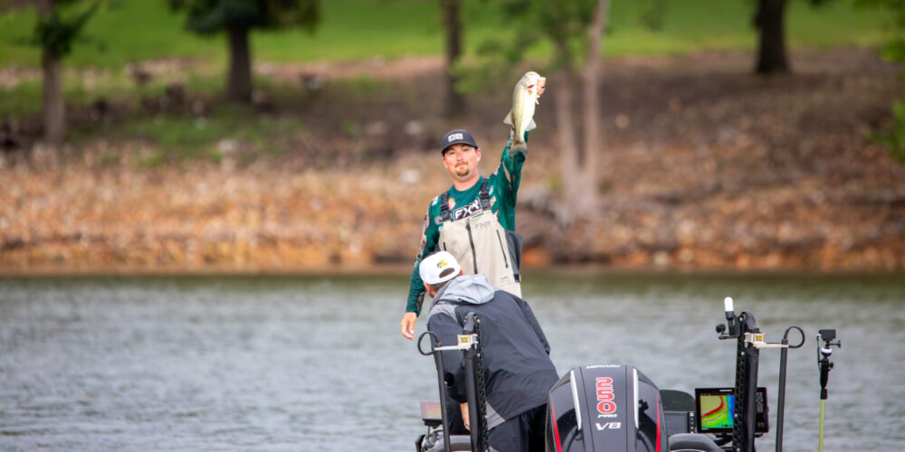 Lawrence cruises to Qualifying Round win on Grand - Major League Fishing