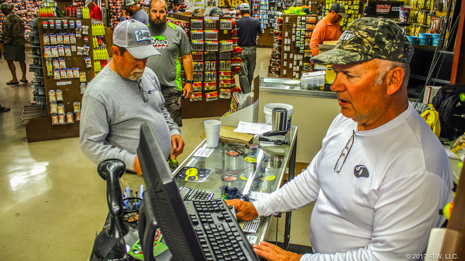 Costa Anglers Bide Their Time in Dayton - Major League Fishing